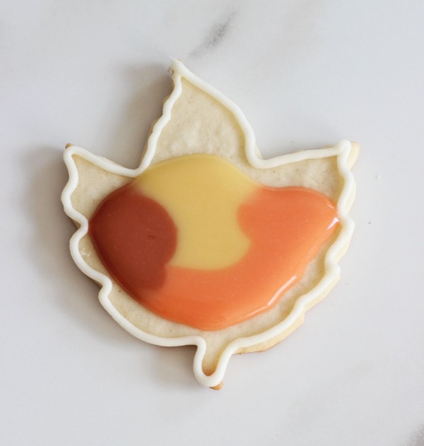 Cooking Flooding with Sugar Cookie Cutouts - The Gold Lining Girl