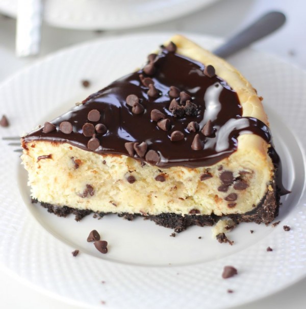 Chocolate Chip Cookie Dough Cheesecake - The Gold Lining Girl