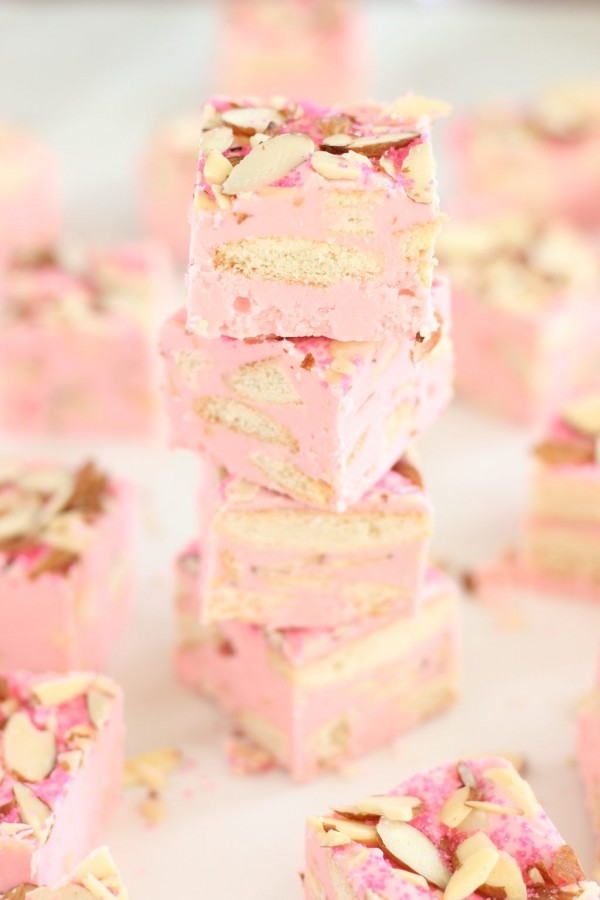 5-Minute Strawberry Shortcake Fudge - The Gold Lining Girl